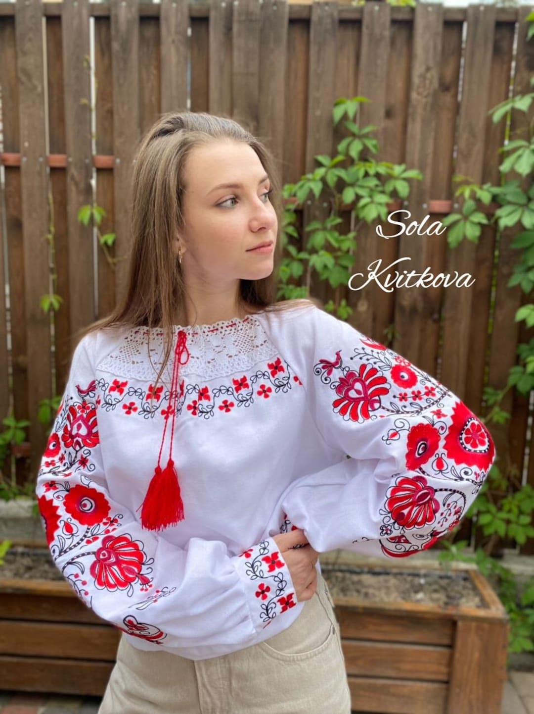 Weiße Baumwollbluse rot Stickerei Shirt aus der Ukraine "Lileya ...
