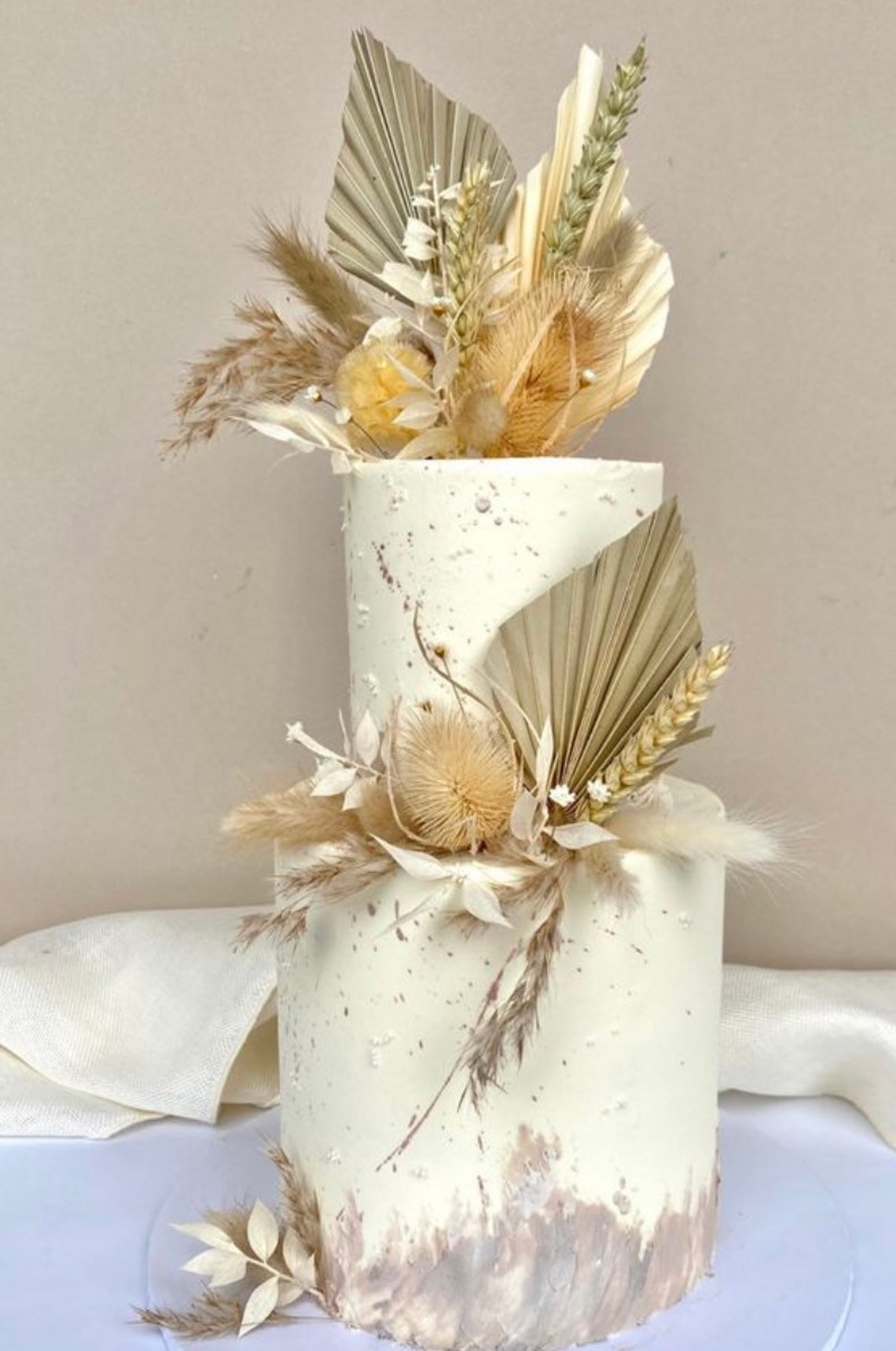 Natural Dried Spear Palm Ruscus Thistle Flower Cake Arrangement Flower ...