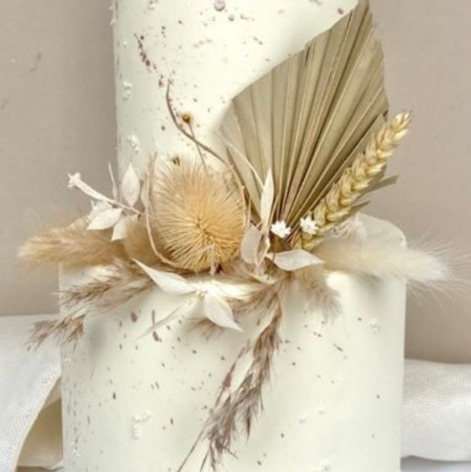 Natural Dried Spear Palm Ruscus Thistle Flower Cake Arrangement Flower ...
