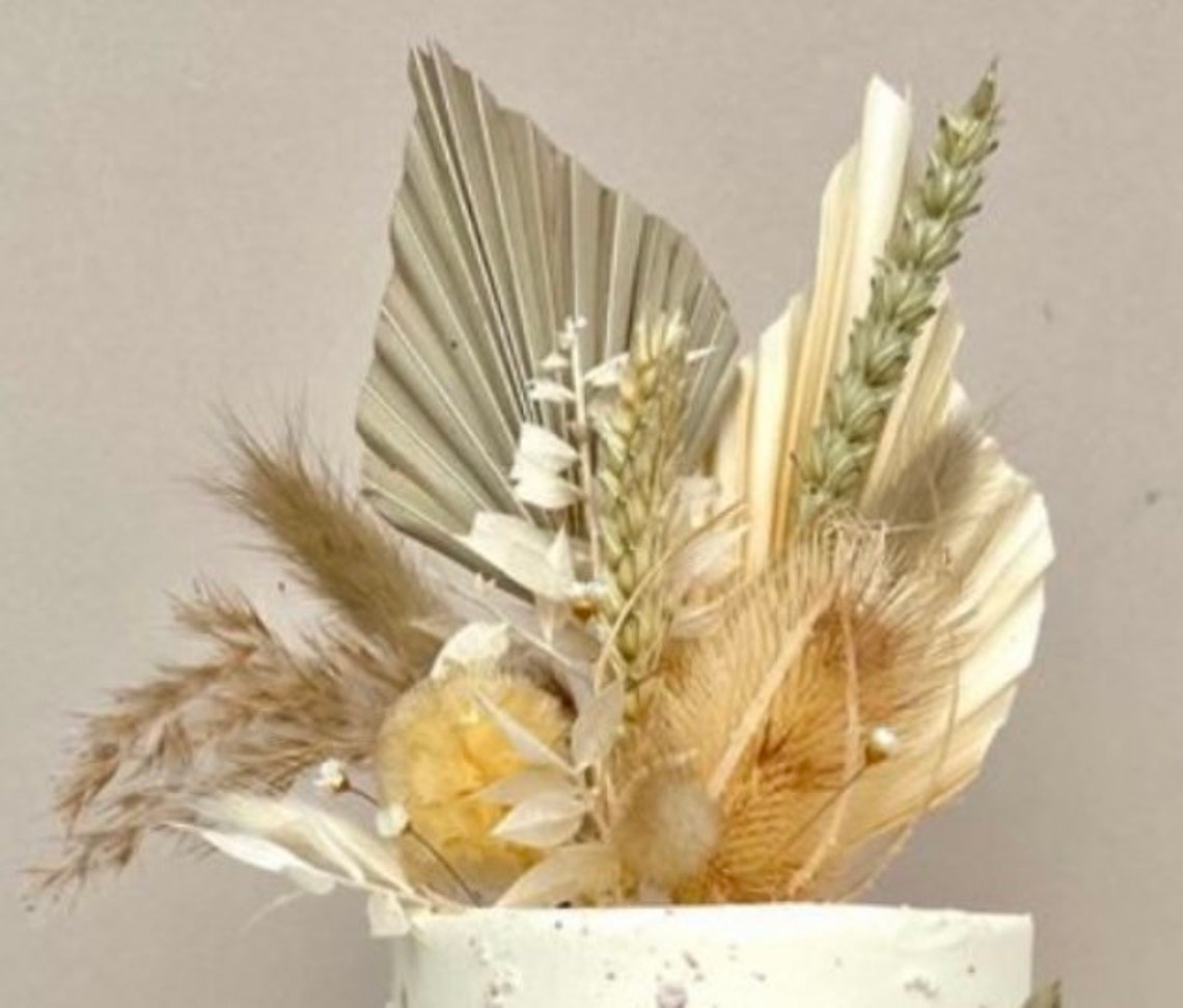 Natural Dried Spear Palm Ruscus Thistle Flower Cake Arrangement Flower ...
