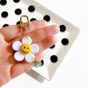 Happy Flower Keychain, Smile Flower Keyring, Cute Keychain, AirPod Case ...