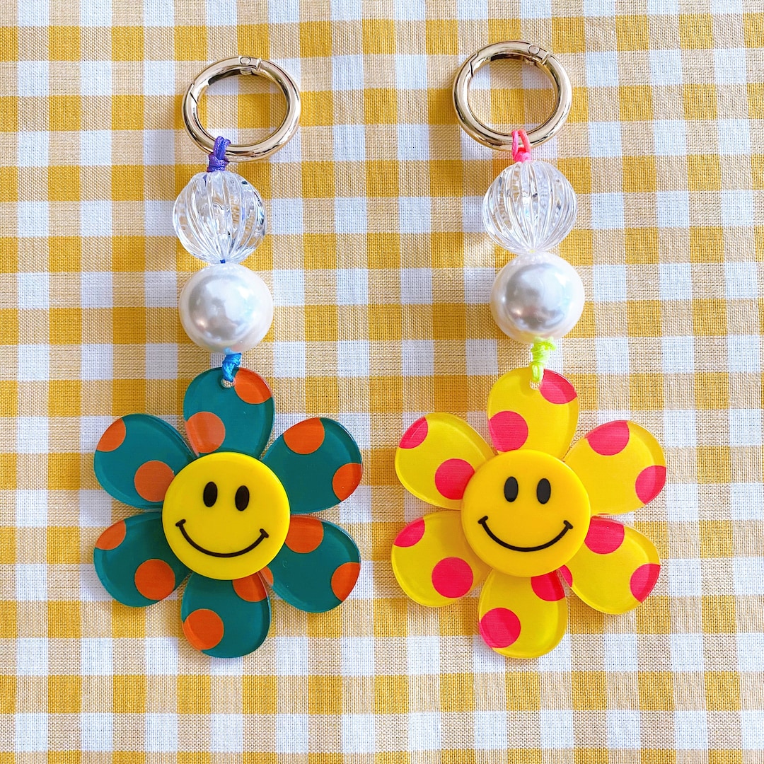 Smile Flower Key Ring, Happy Flower Keychain, Cute Polka Dot Keyring ...