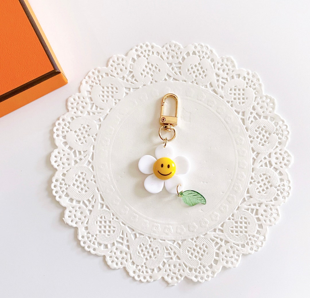 Happy Flower Keychain, Smile Flower Keyring, Cute Keychain, AirPod Case ...