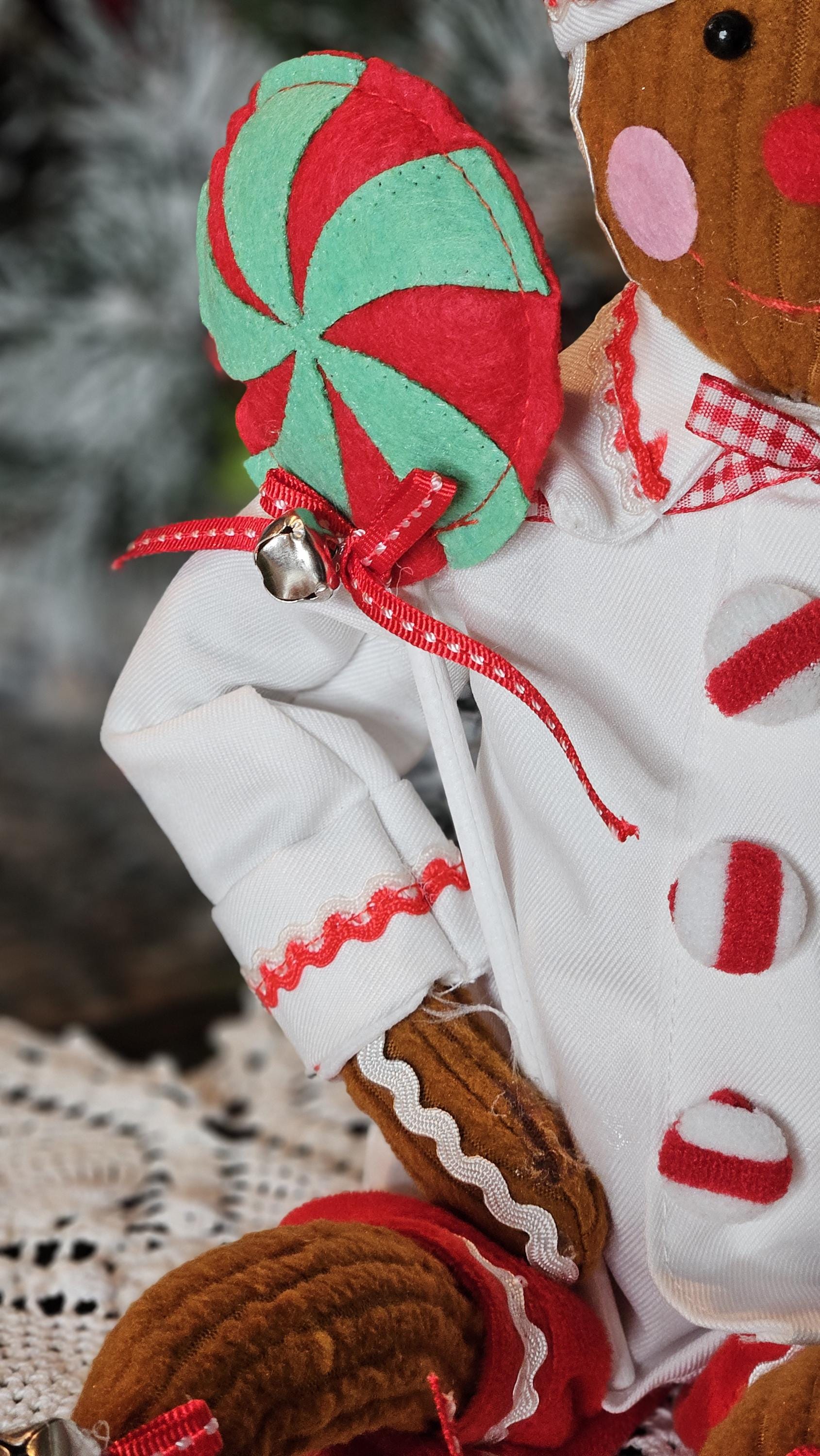Christmas Regency Gingerbread Baking Chef Wreath Embellishment Tabletop ...