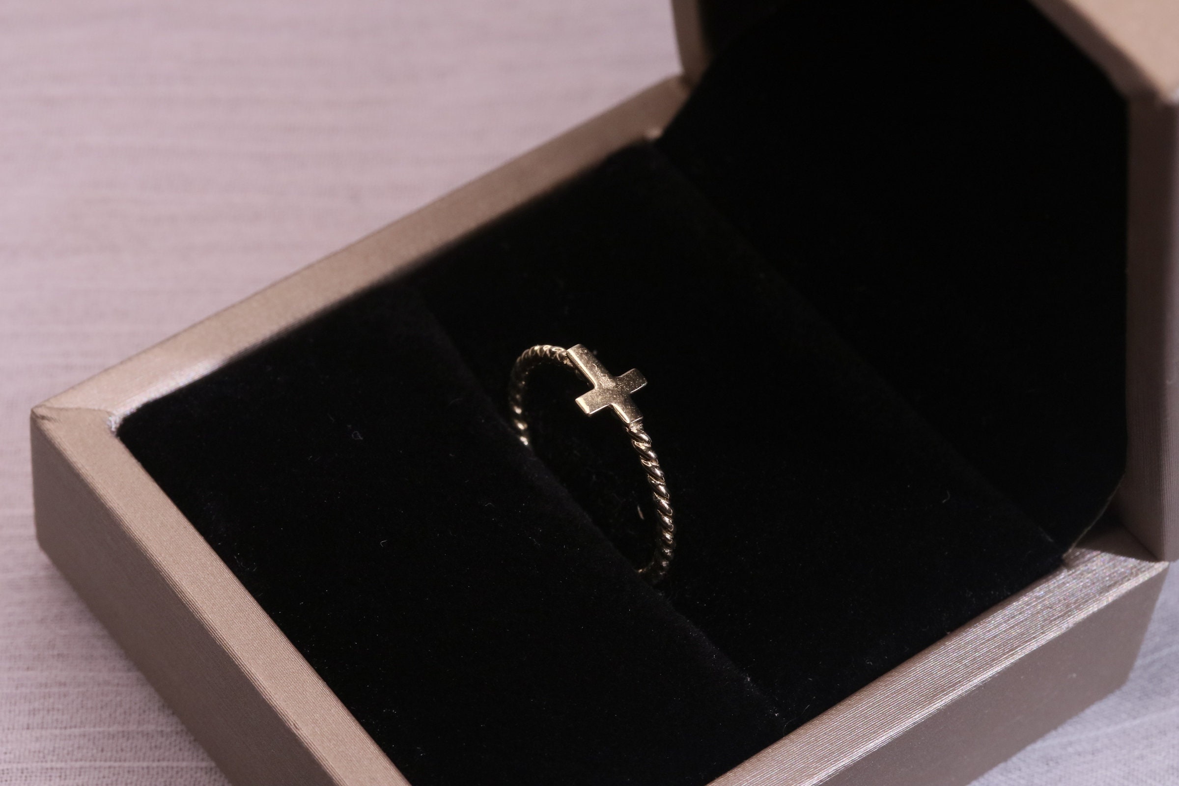 14k Yellow Gold Cross Rings / 14k Real Gold Twist Band Ring / - Etsy