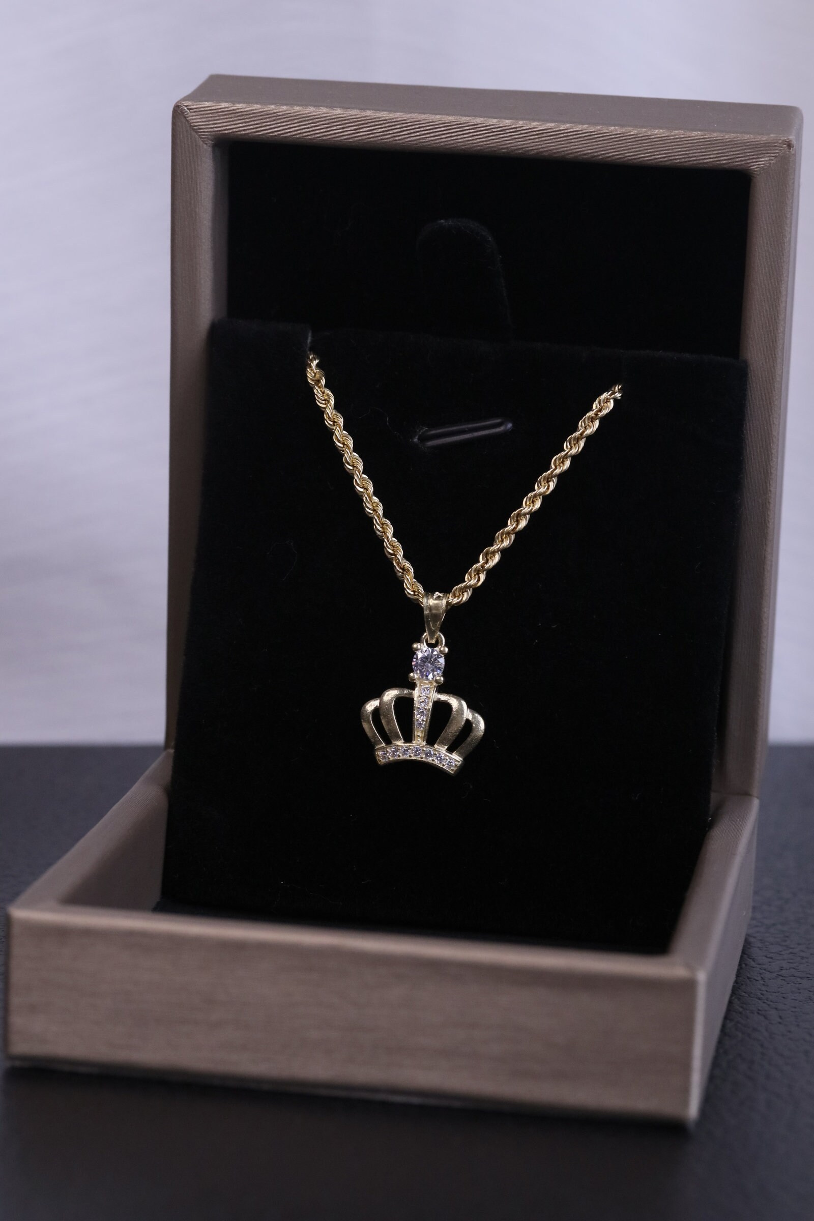 10k Yellow Gold Crown / CZ Royal Crown Necklace / Dainty Charm - Etsy