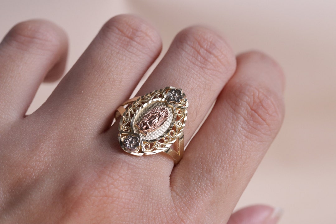 10k Gold Virgin Mary Ring / Vintage Virgin Mary Ring / Oval Shaped Ring ...