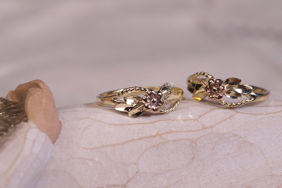10k Vintage Flower Women Rings / Dainty Flower Ring / Perfect Gift for ...