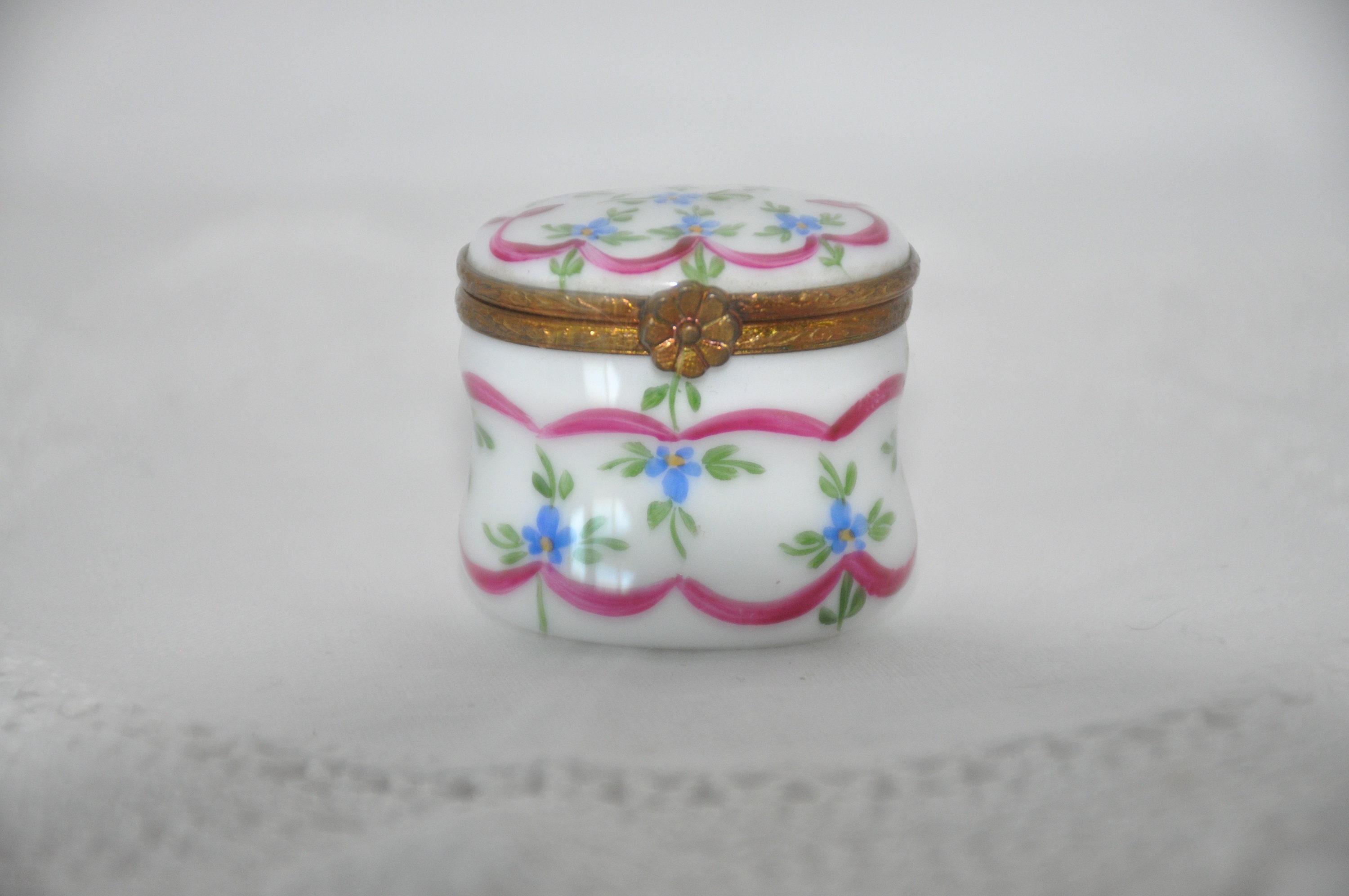 Vintage Limoges Peint Main Trinket Box With Blue Flowers & Pink Garland ...