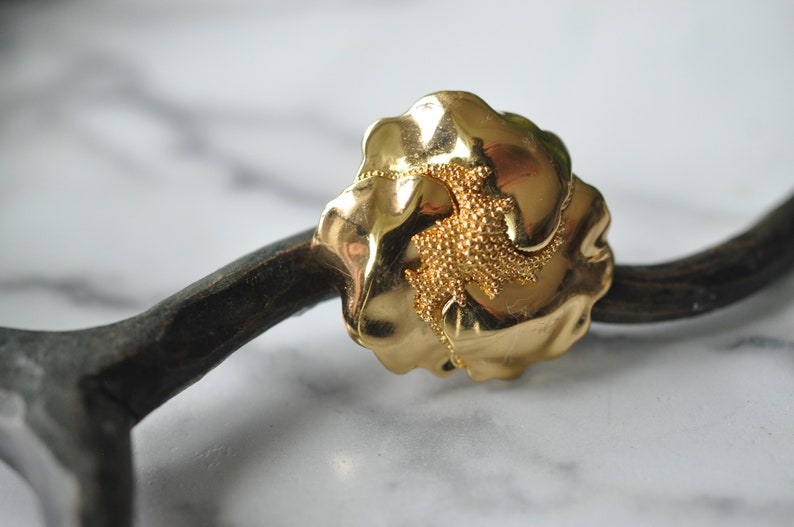 Monet Modernist Flower Brooch - Etsy