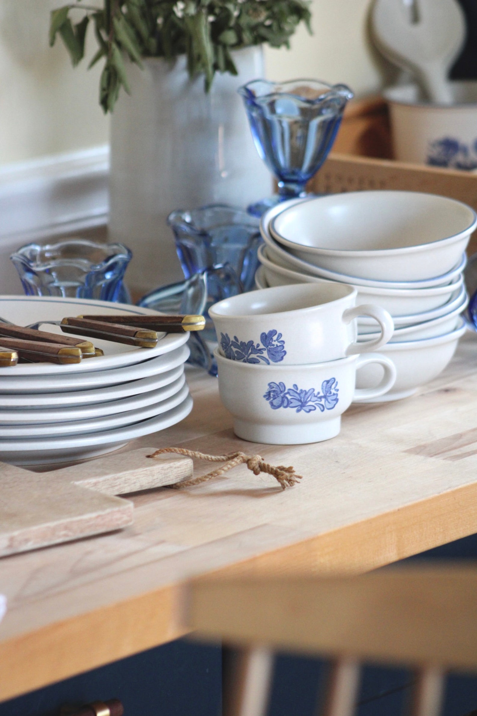 Vintage Pfaltzgraff Yorktowne Dinnerware Set for 6 Dinnerware Vintage Plate Blue Dinner Set ...