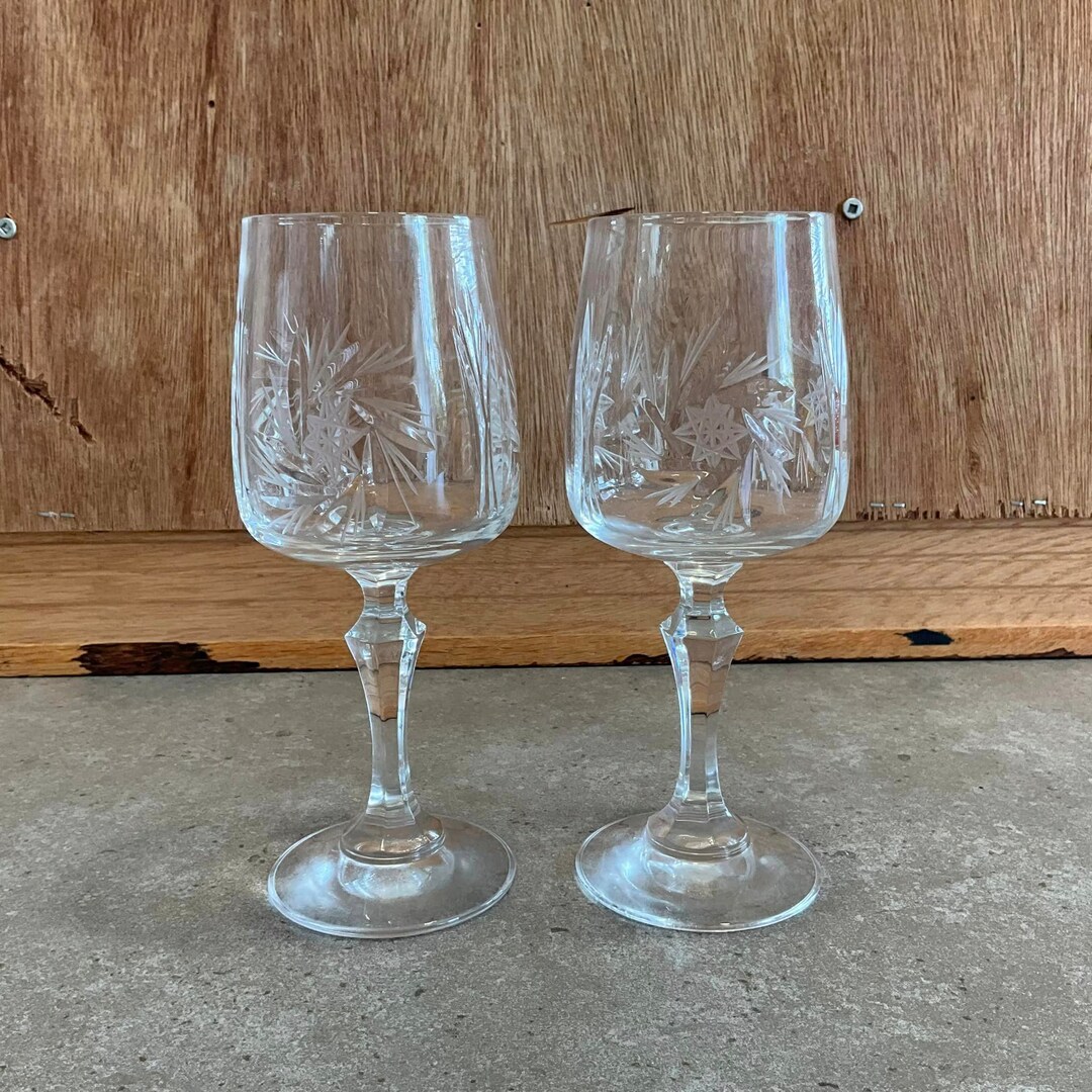 2 Vintage Pinwheel Crystal Wine Glasses Liszt by KRISTAL ZAJECAR Made ...