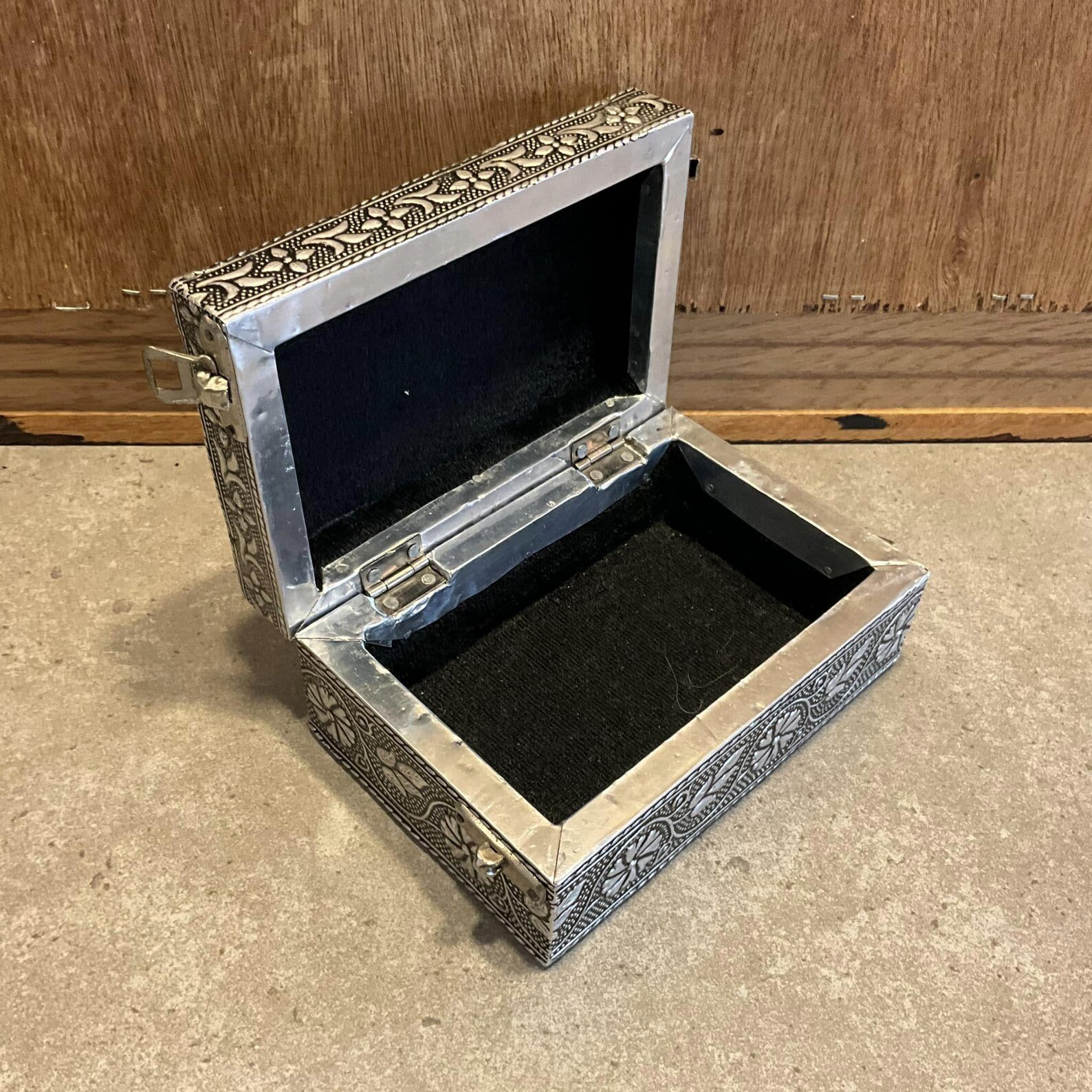 Vintage Handmade Hammered Metal Jewelry Box With Intricate Floral ...