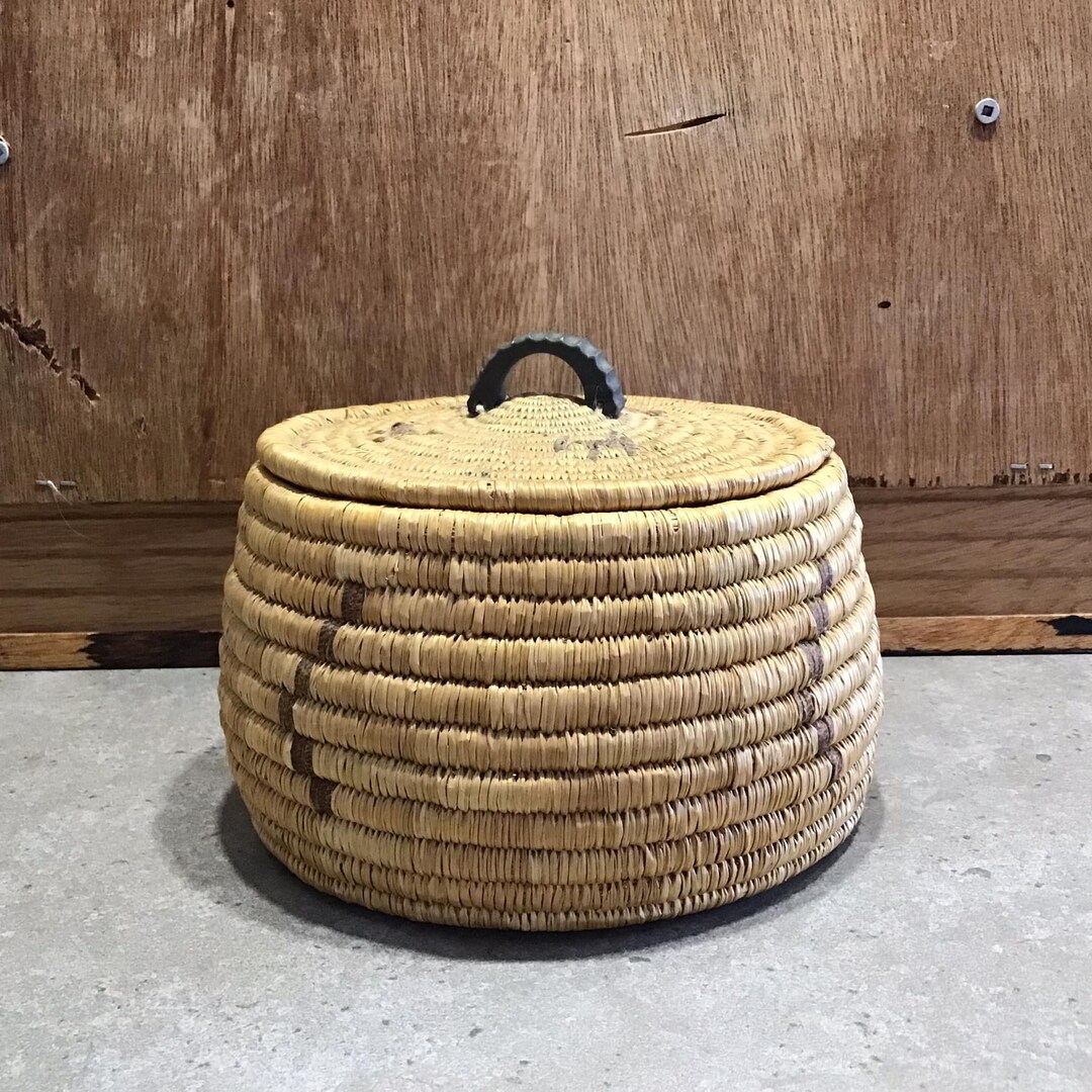Vintage Round Wicker Storage Basket With Lid Weaved Straw Southwestern ...