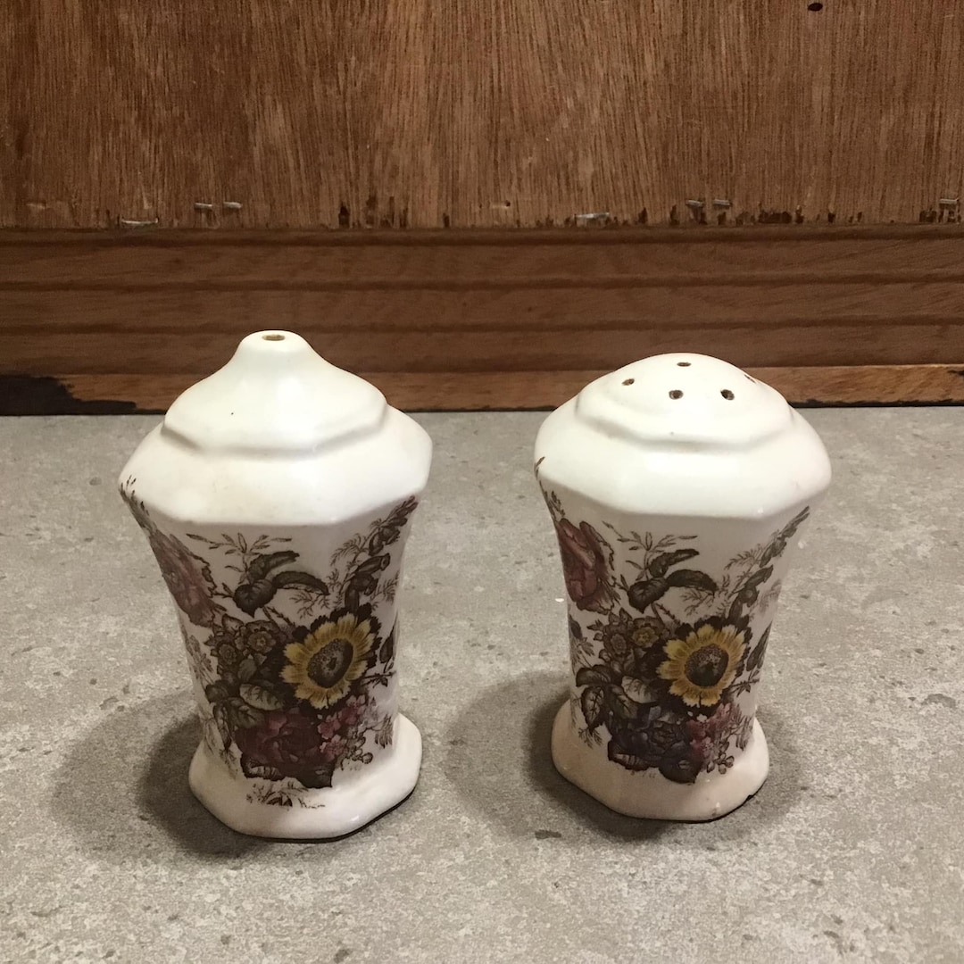 Vintage Mason's Ironstone Salt & Pepper Shakers, Floral Design, England ... Vintage Mason's Ironstone Salt & Pepper Shakers, Floral Design, England ...