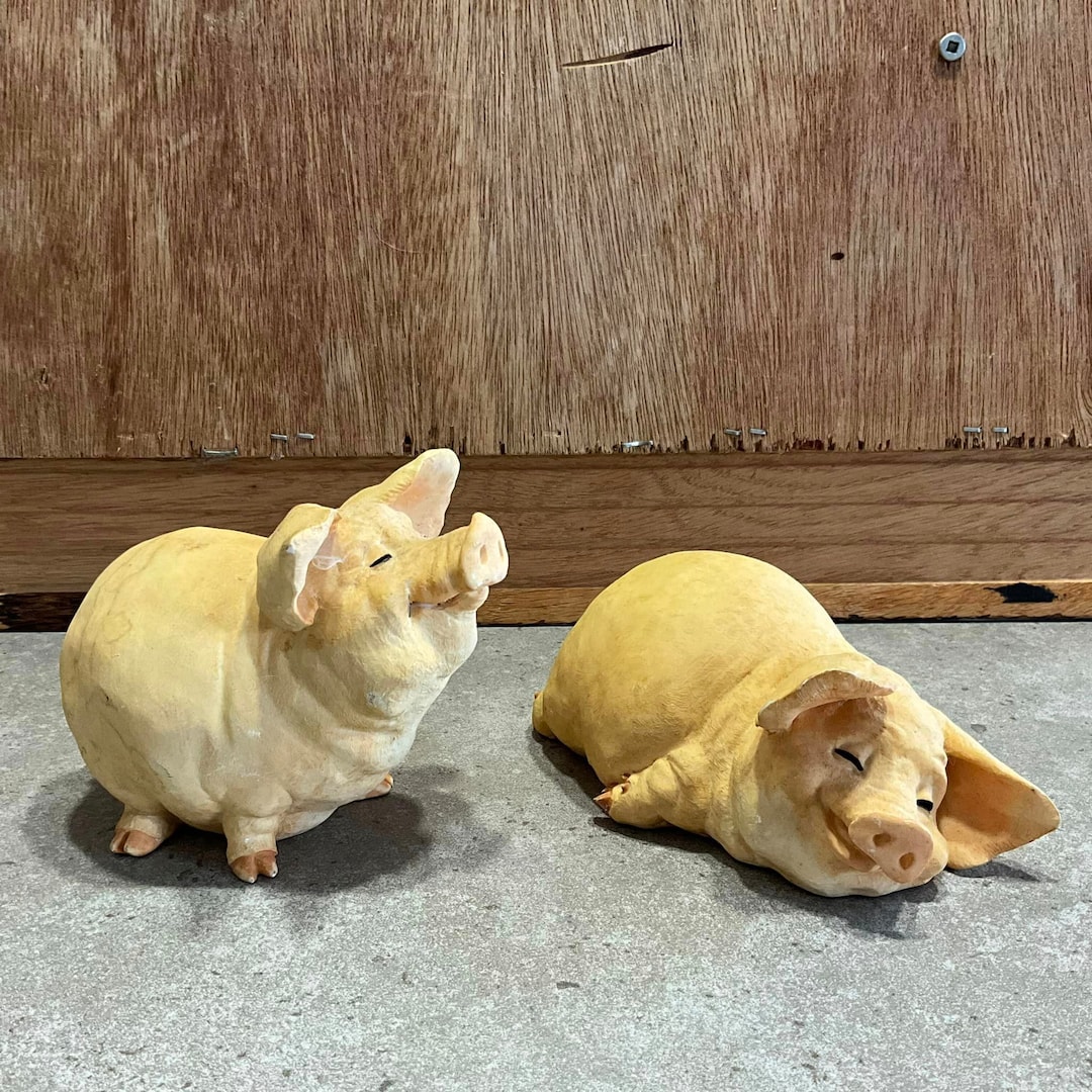 2 Pigs Figurines Sculptures, Cute Smiling Happy Pig Piggy Figure - Etsy