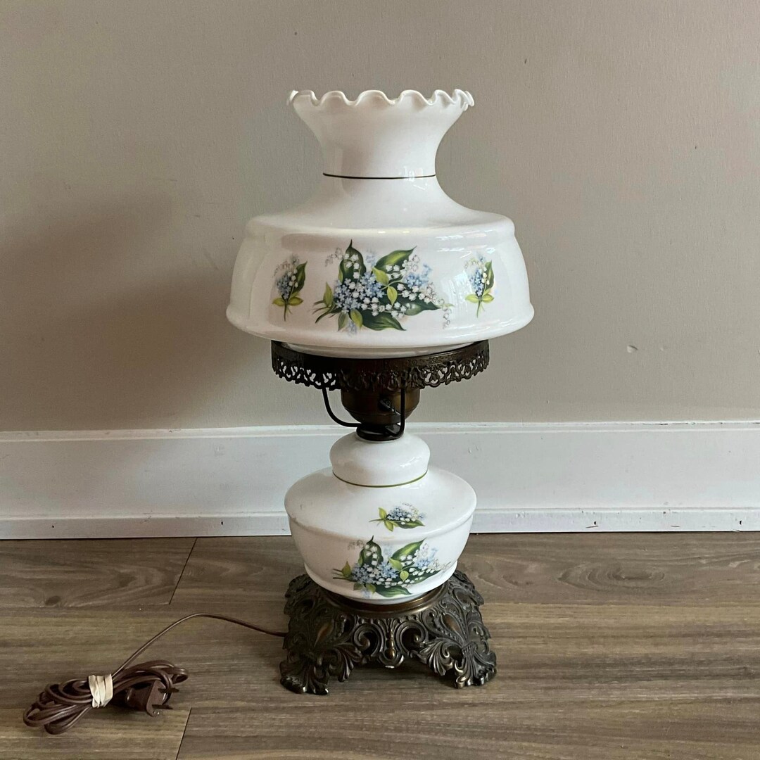 Floral Milk Glass Lamp Gone With the Wind 1972 GWTW Accent Light ...