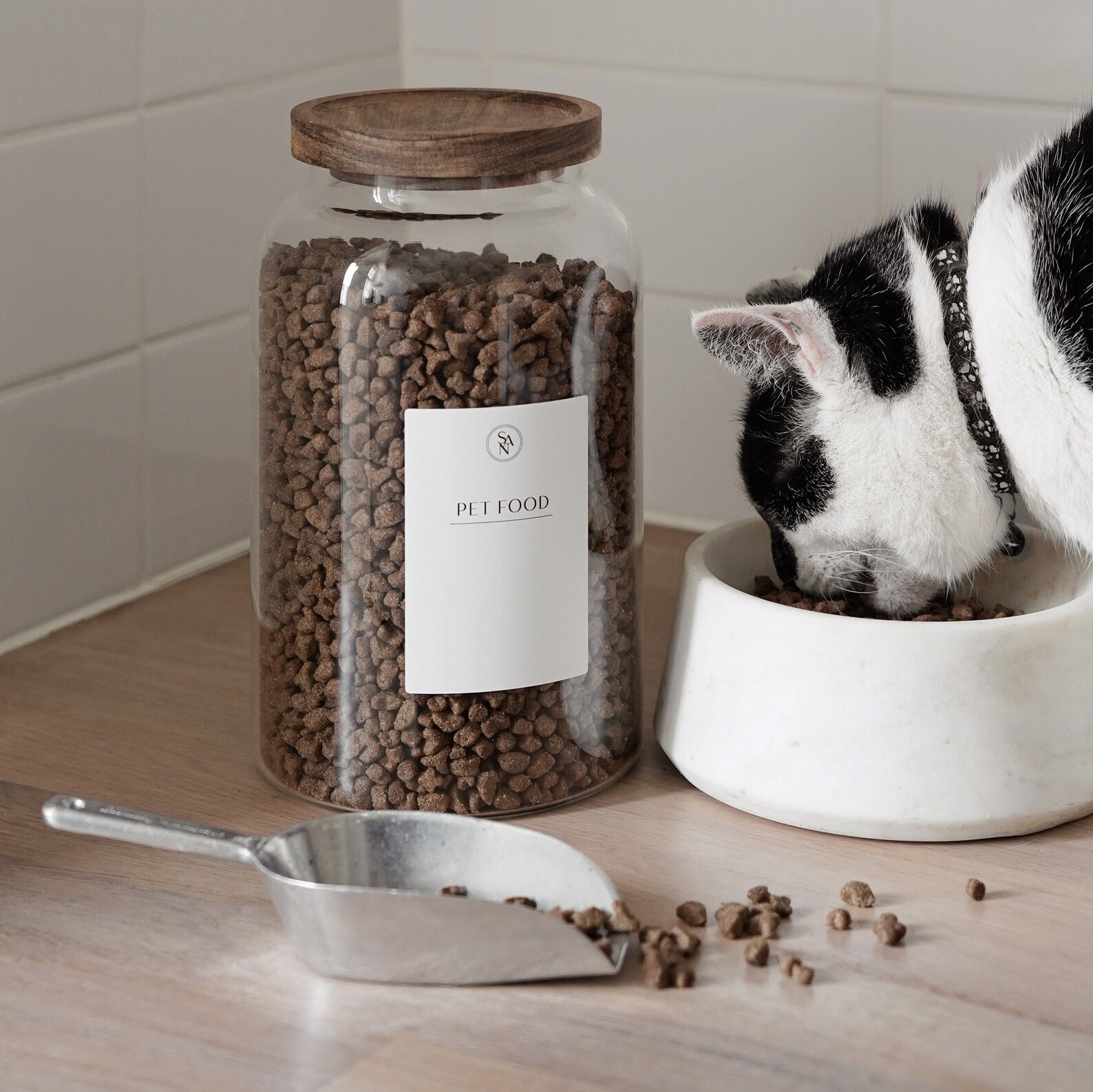 Custom Pet Food Jar: 2.0L Glass Container With Acacia Wood Lid - Etsy