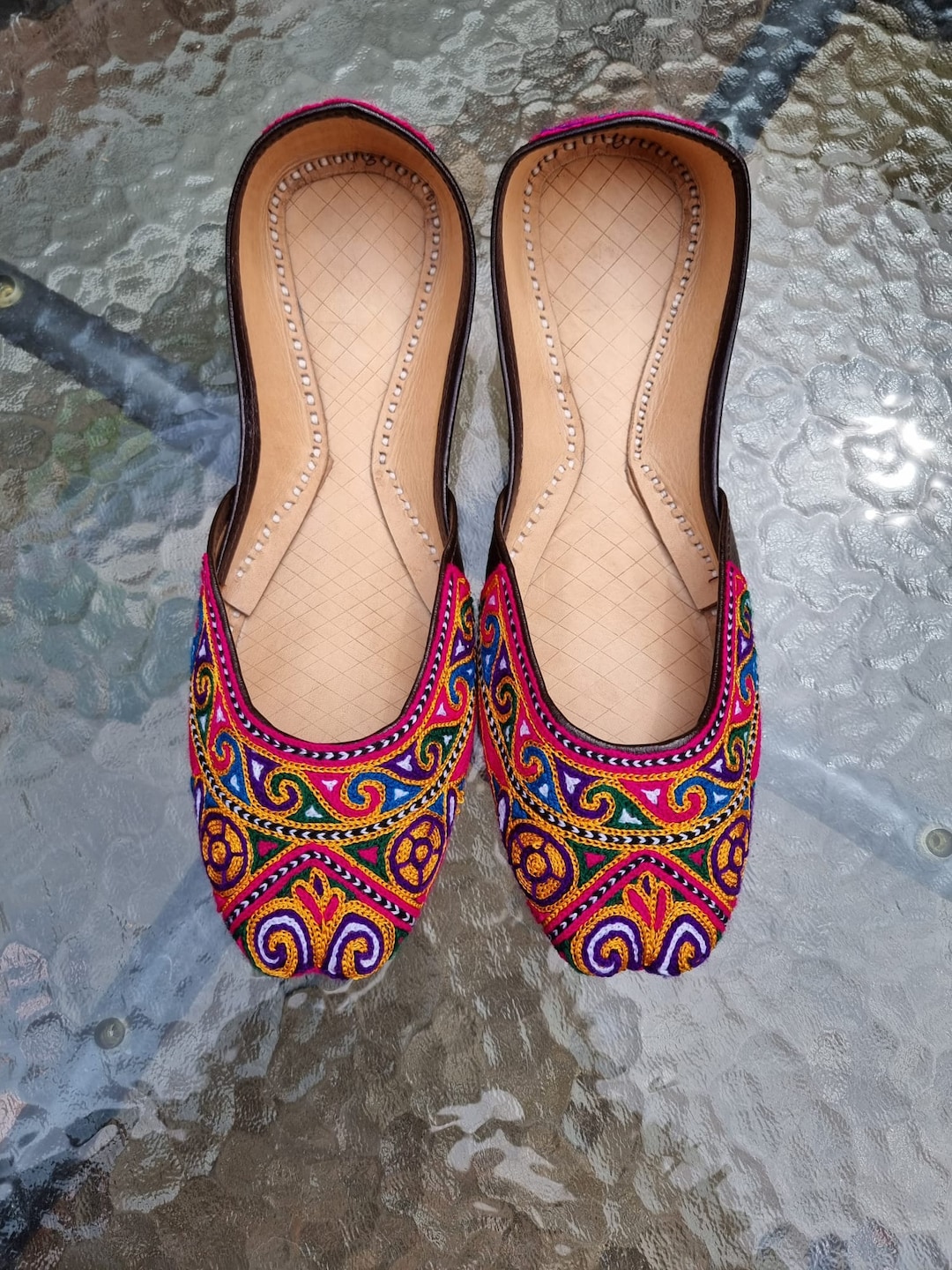 Handmade Womens Pakistani Indian Khussa Sindhi Sandal | Punjabi Jutti ...