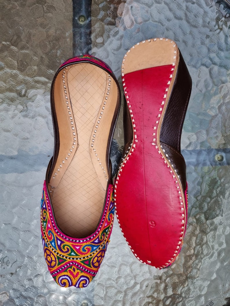 Handmade Womens Pakistani Indian Khussa Sindhi Sandal | Punjabi Jutti ...