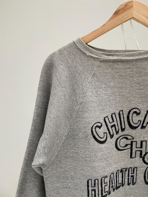 Vintage 1960s Flocked Raglan Chicago Health Club Grey… - Gem