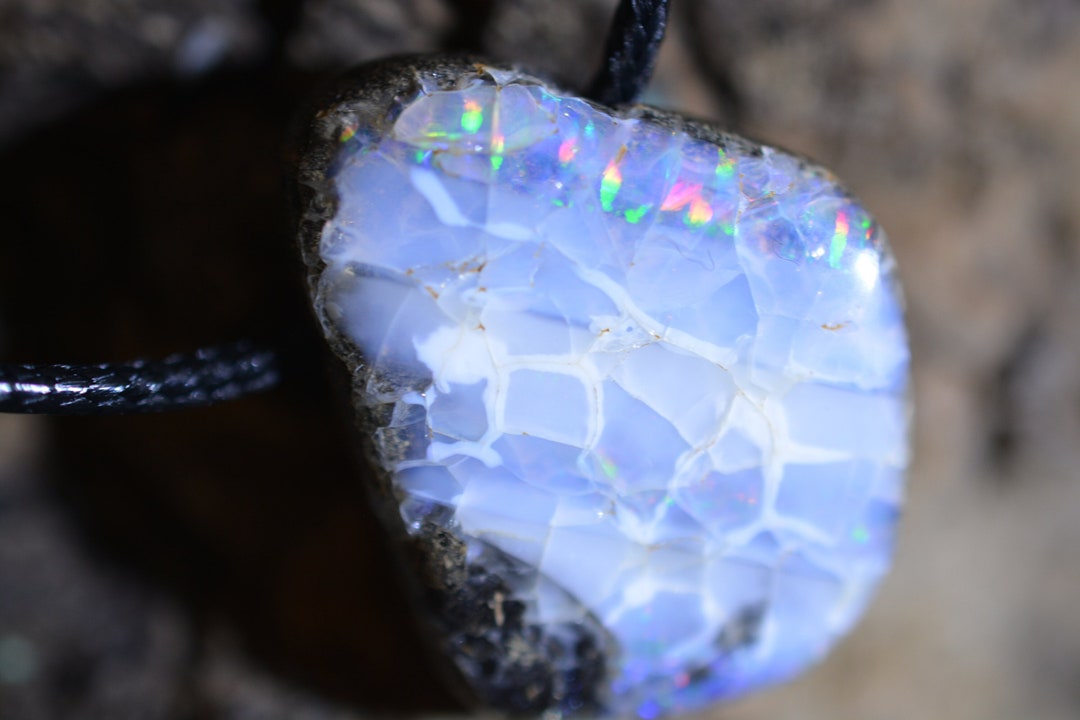 21ct Multicolour Ribbon Pattern Honduras Crystal Opal Veta Basalt Opal ...