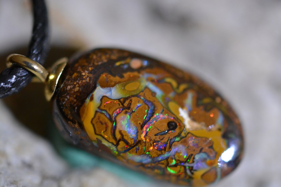 11ct 20x10x7 Top Red&green Koroit Nut Boulder Matrix Opal Necklace ...