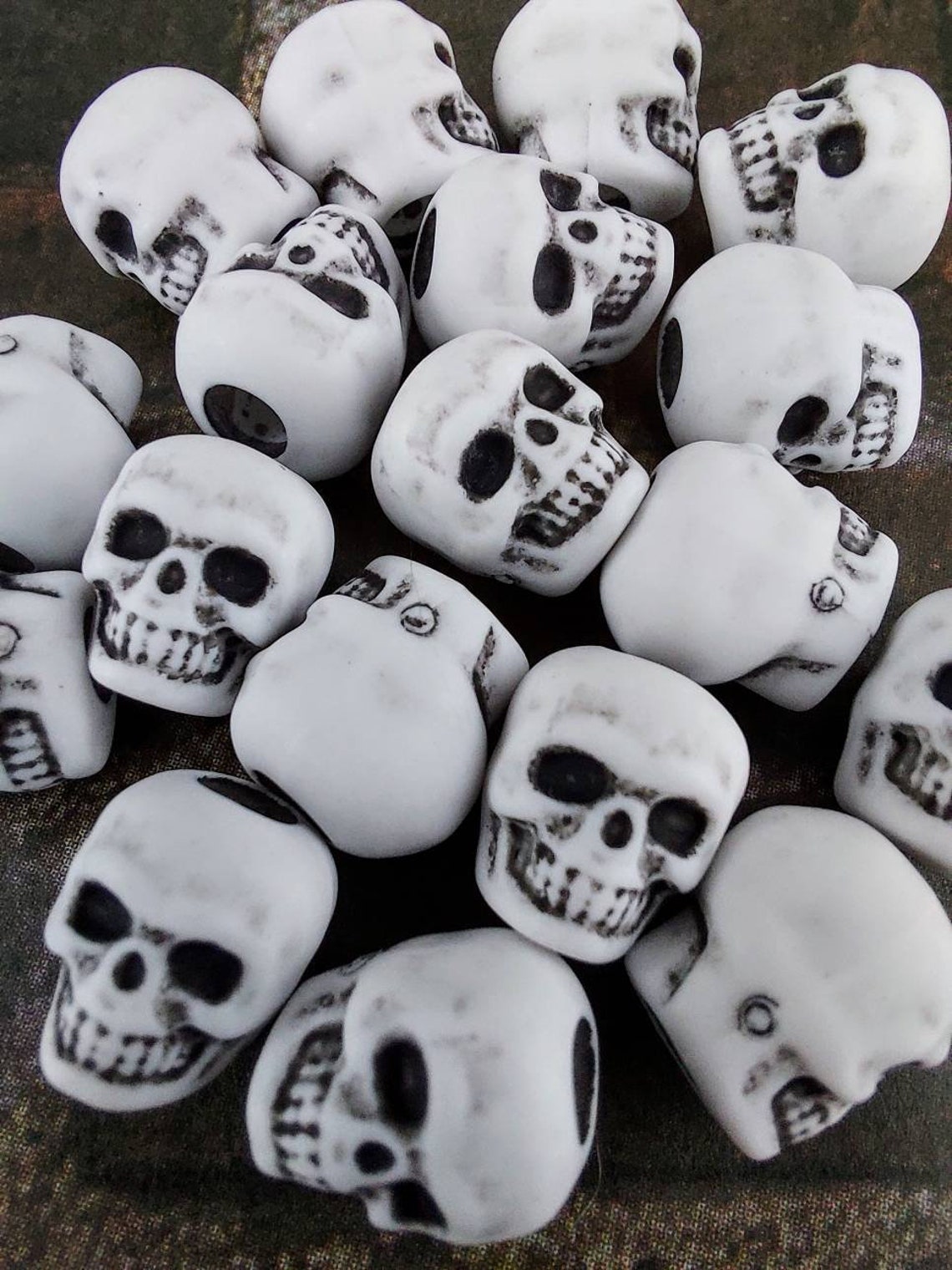 Tiny Miniature SkullsDollhouse HalloweenTerrarium | Etsy