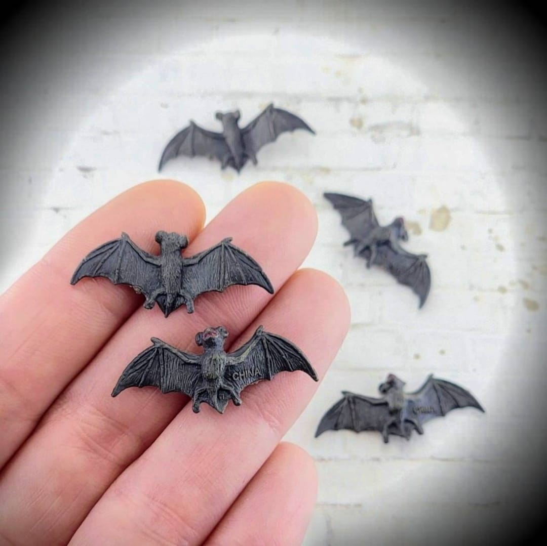 Tiny Bats,1:12 Scale Bats,halloween Miniatures,dollhouse Halloween ...