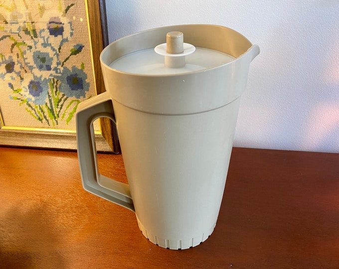 Vintage Tupperware 800 Almond Juice Pitcher: 2-quart Servalier Lid - Etsy