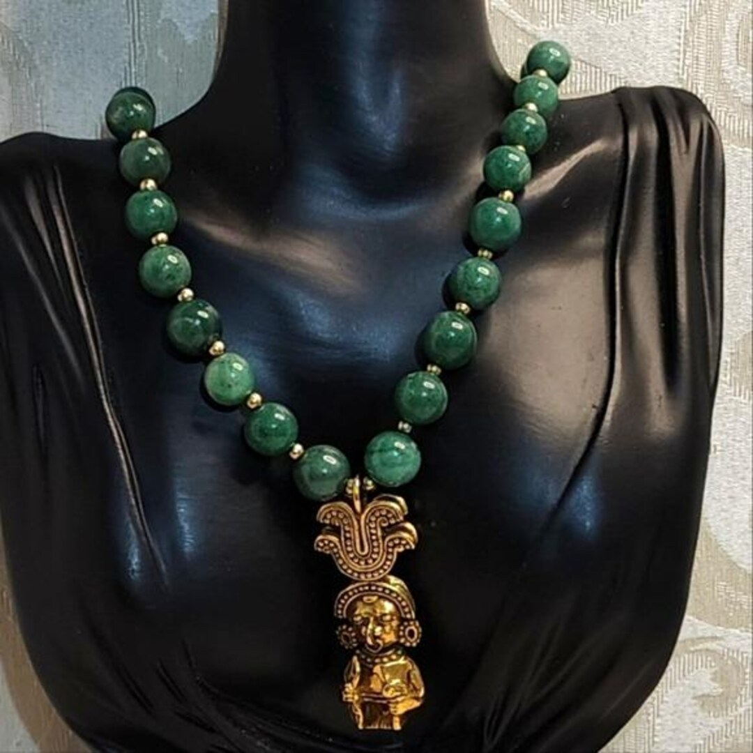Vintage 1970s MMA Jade Bead Necklace Gold-plated Amulet Pendant Museum ...
