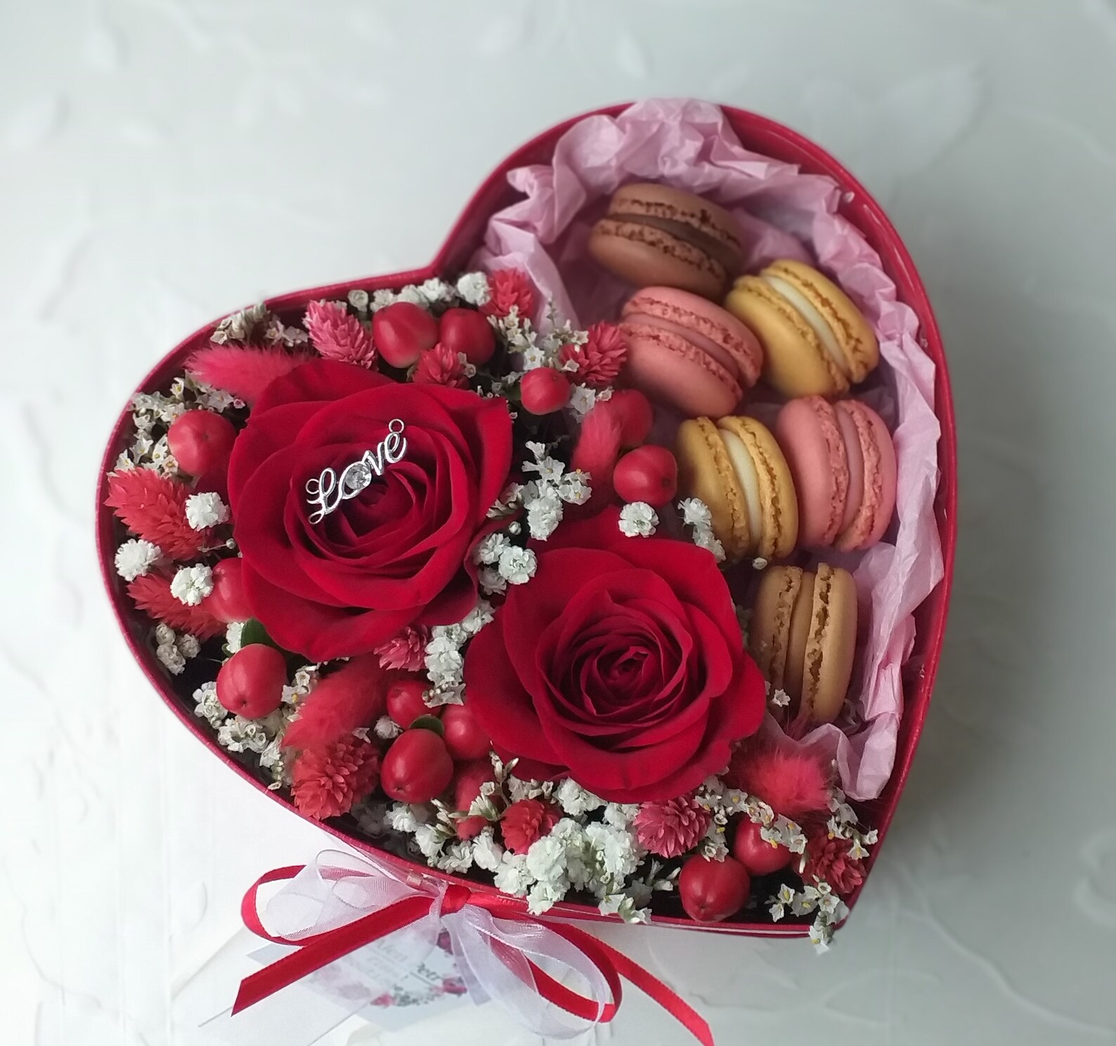 Fresh Roses With Sweets in a Heart-shaped Box | Valentine's Day Fresh ...