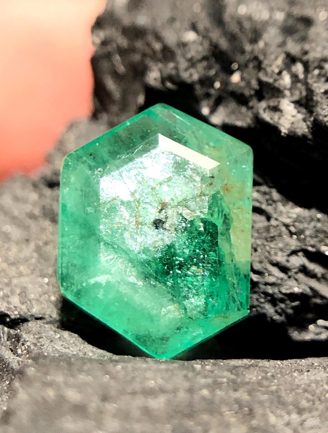 Emerald Green Sunstone Gemstone: 3.75 Ct Hexagon Schiller Cut - Etsy