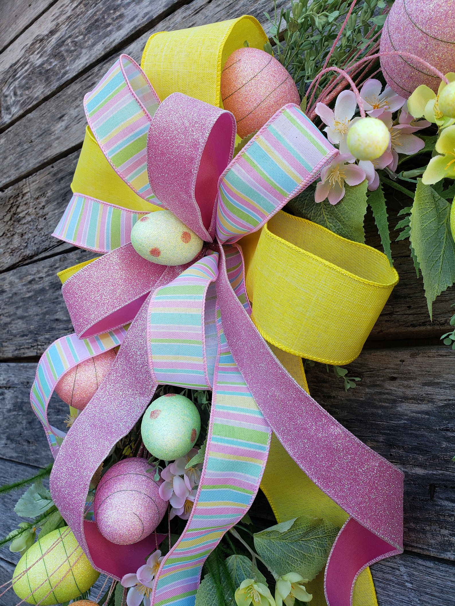 Easter Egg Grapevine Wreath with artificial greenery and bow - Etsy.de