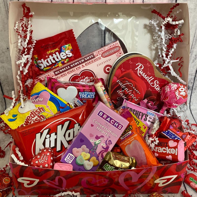 College Valentine Gift Box - 60+ Gift Ideas for 2025