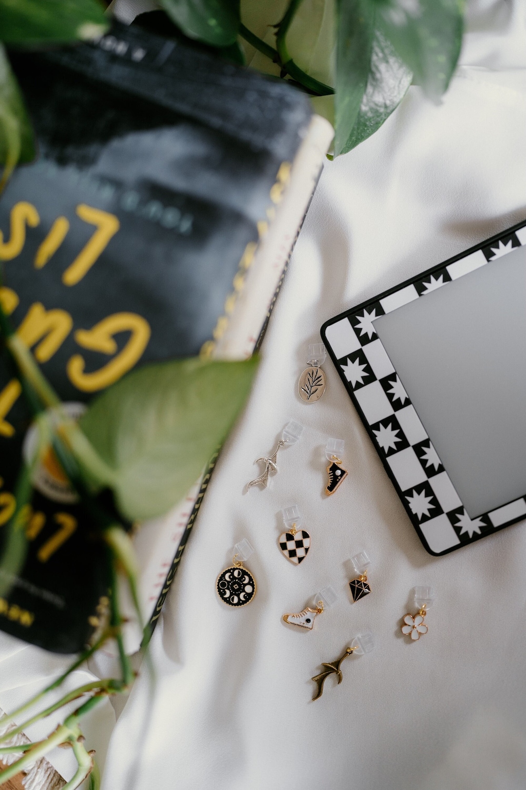 Black & White Kindle Charms Collection | Kindle Accessories, Kindle ...
