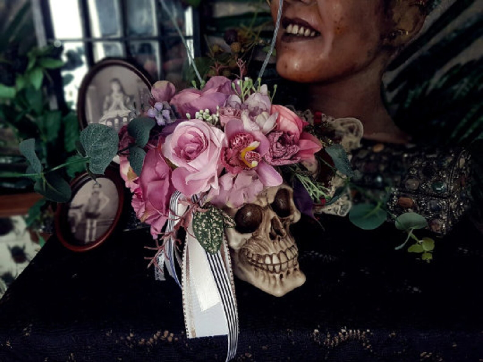 SKULL FLOWER BOUQUET Gothic Art Gothic Flower Arrangement - Etsy