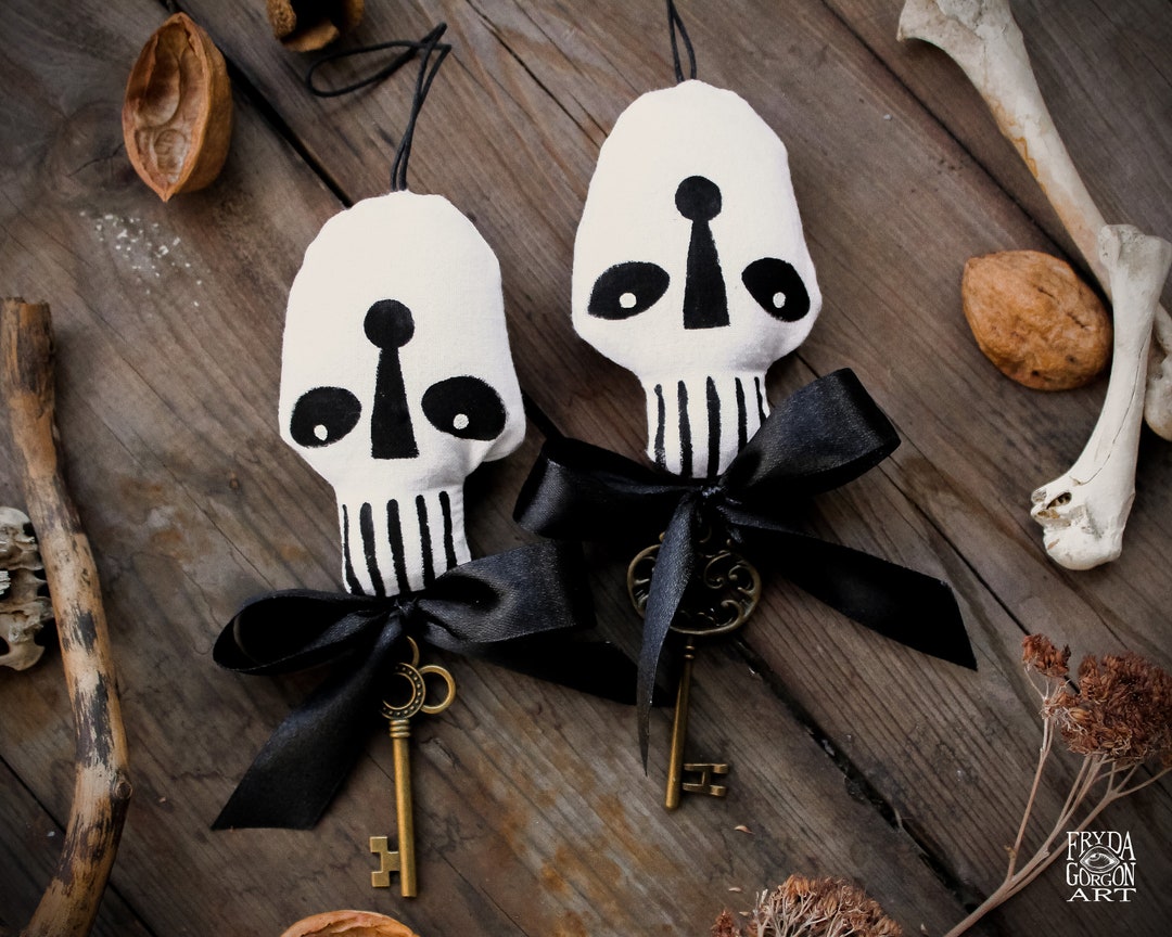 Set of 2 "skull Mates" Partner Pendants - Dark Couple Friendship Gift ...