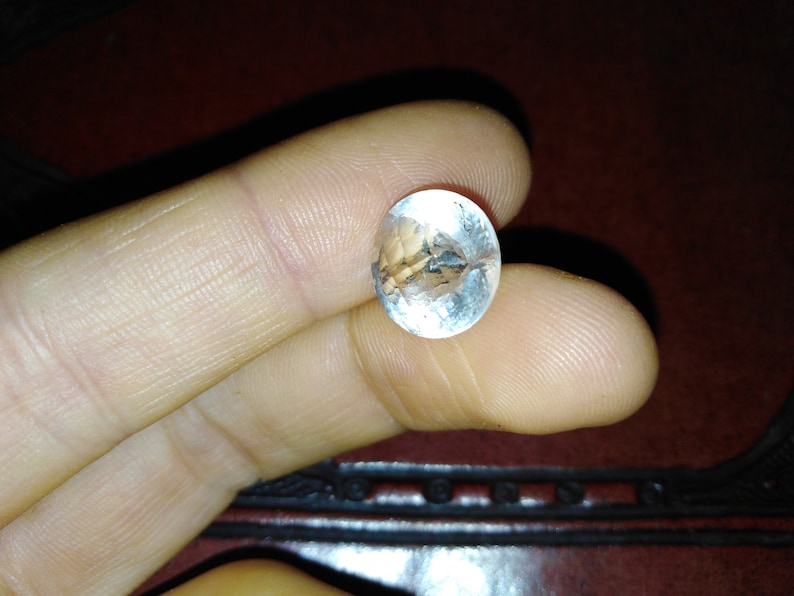 Hyalite Opal Glows Under UV Light Colour Change Gemstone White Clear to ...