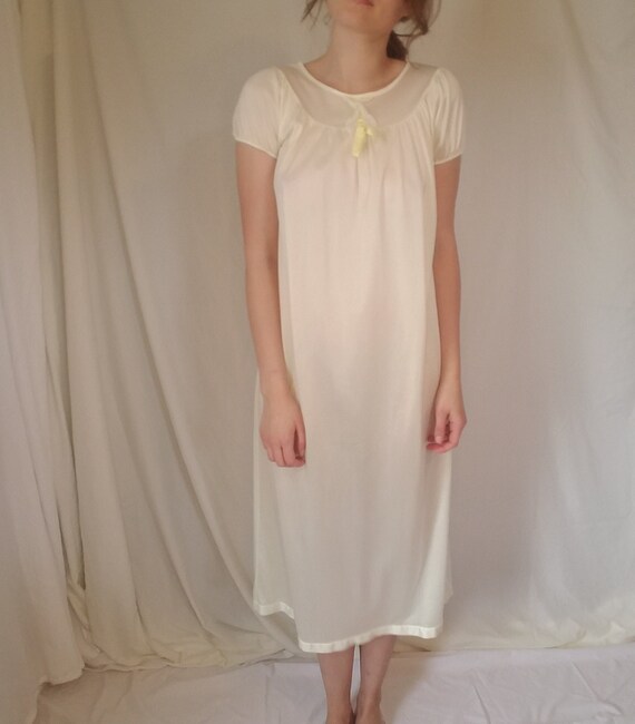 Vintage Pale Yellow Nightgown - Gem