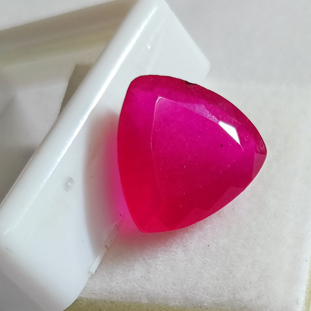 Natural Red Beryl Bixbite Trillion Cut 6-9 Ct. Faceted Certified Loose ...