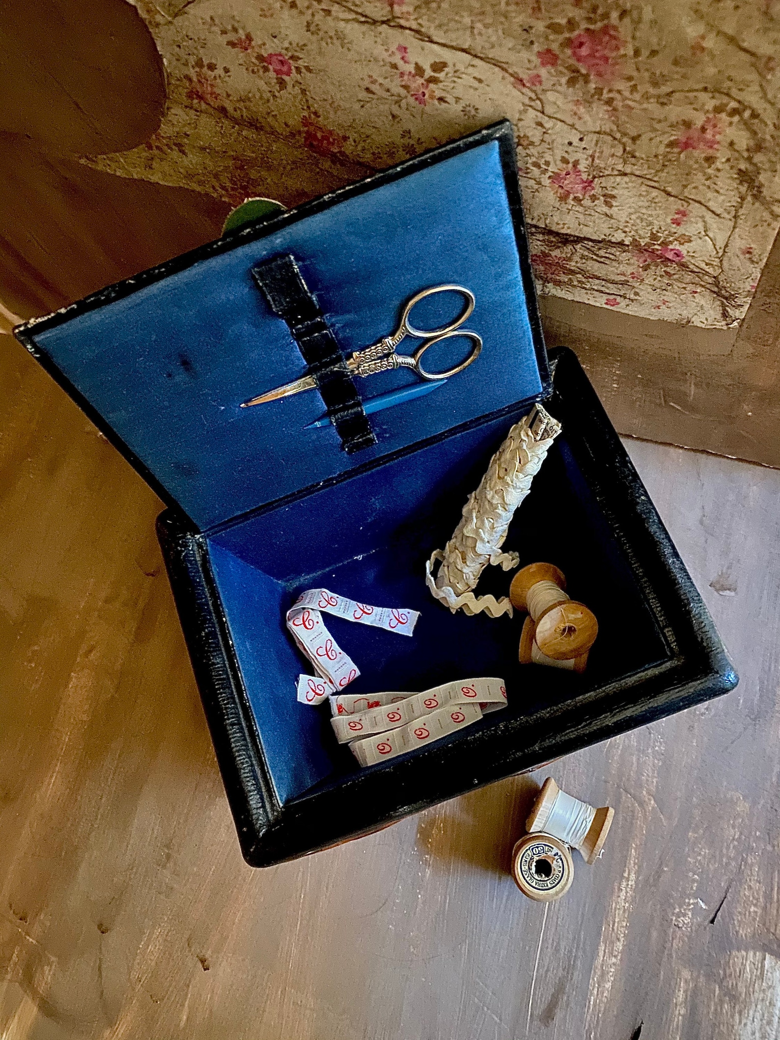 Vintage Sewing Basket/ Antique Sewing Basket With Sewing Kit Included ...