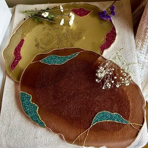 Resin Oval Geode Tray With Gold Details and Mini Crushed Metallic Glass ...