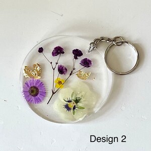 Pressed, Dried Flowers Round Resin Keychains | Custom Flowers and ...