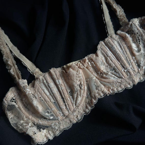 True Vintage 90s La Perla Lace Balconette Bra in Blus… - Gem