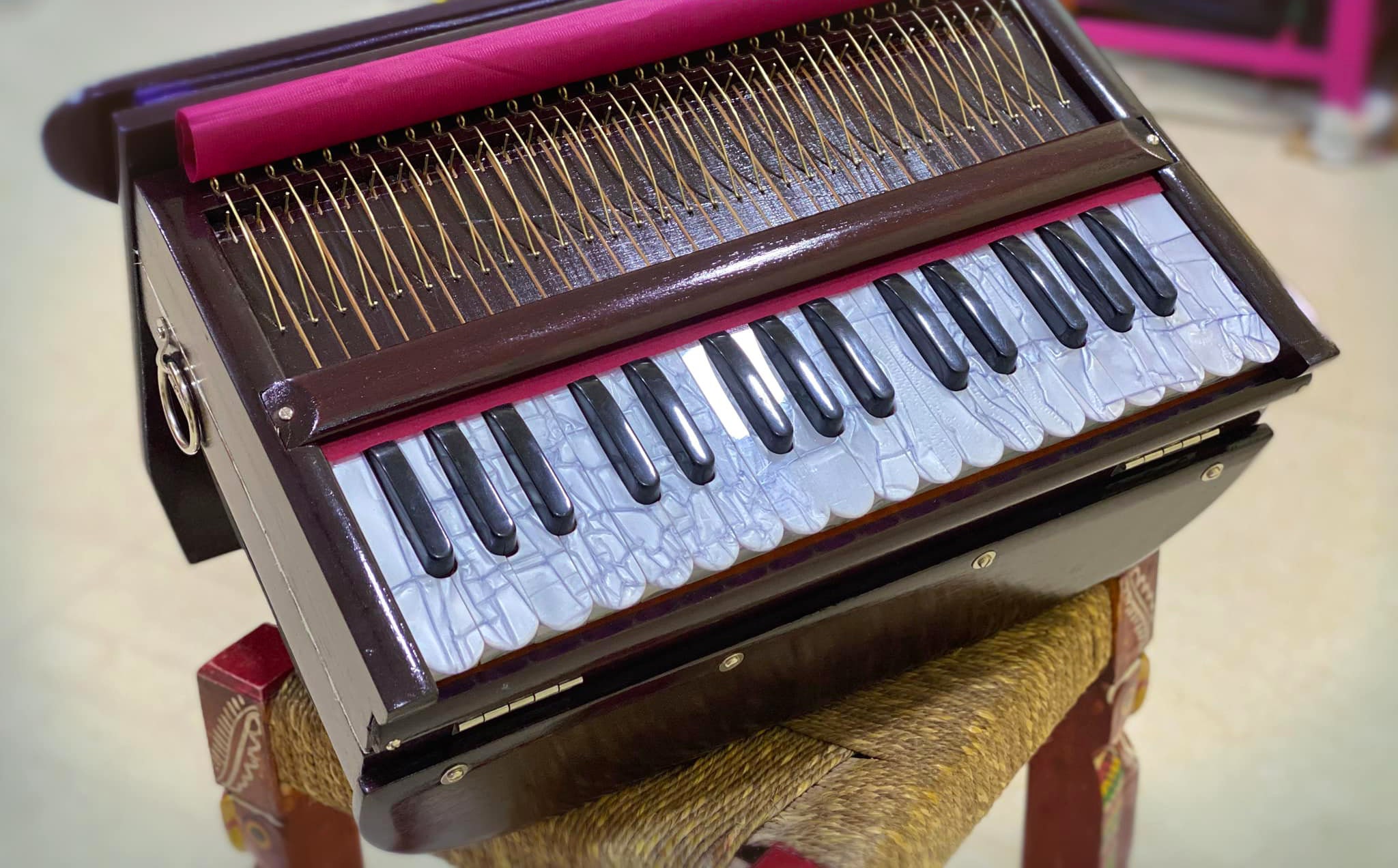 Harinam Teak Wood Harmonium: Portable Kirtan Instrument With Palitana ...