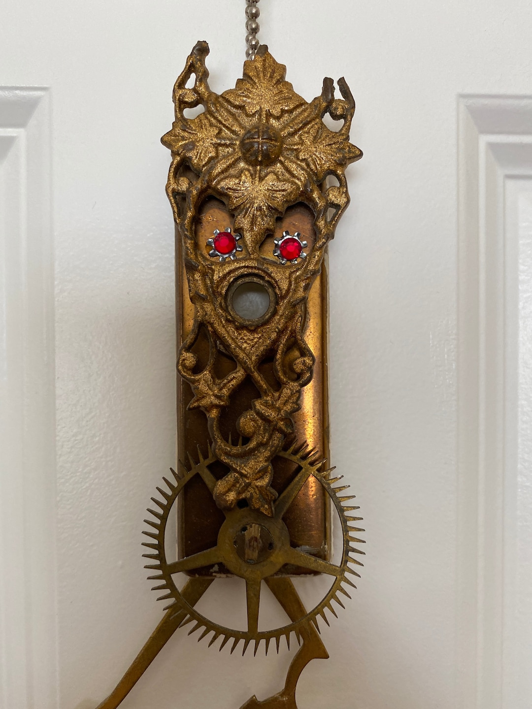 Hanging Red Eyed Devil Assemblage Art/Steampunk - Etsy.de