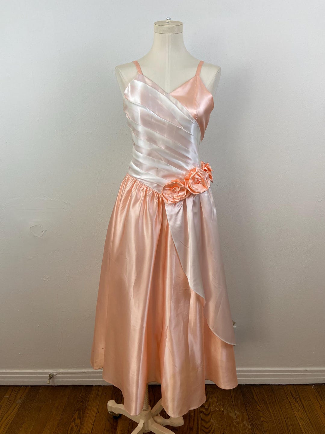 Vintage 80s Peach and White Pleaded Body and Rose Waist Aplique Tea ...