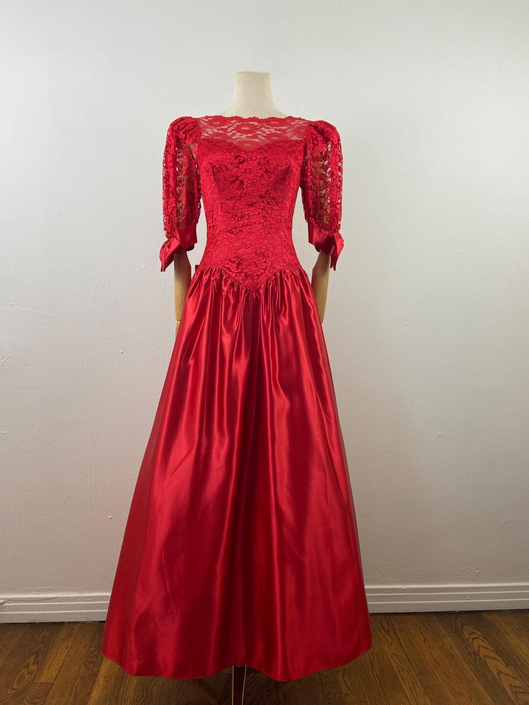Vintage 80s Red Shimmering Lace and Satin Rounded Neckline Into Deep V ...