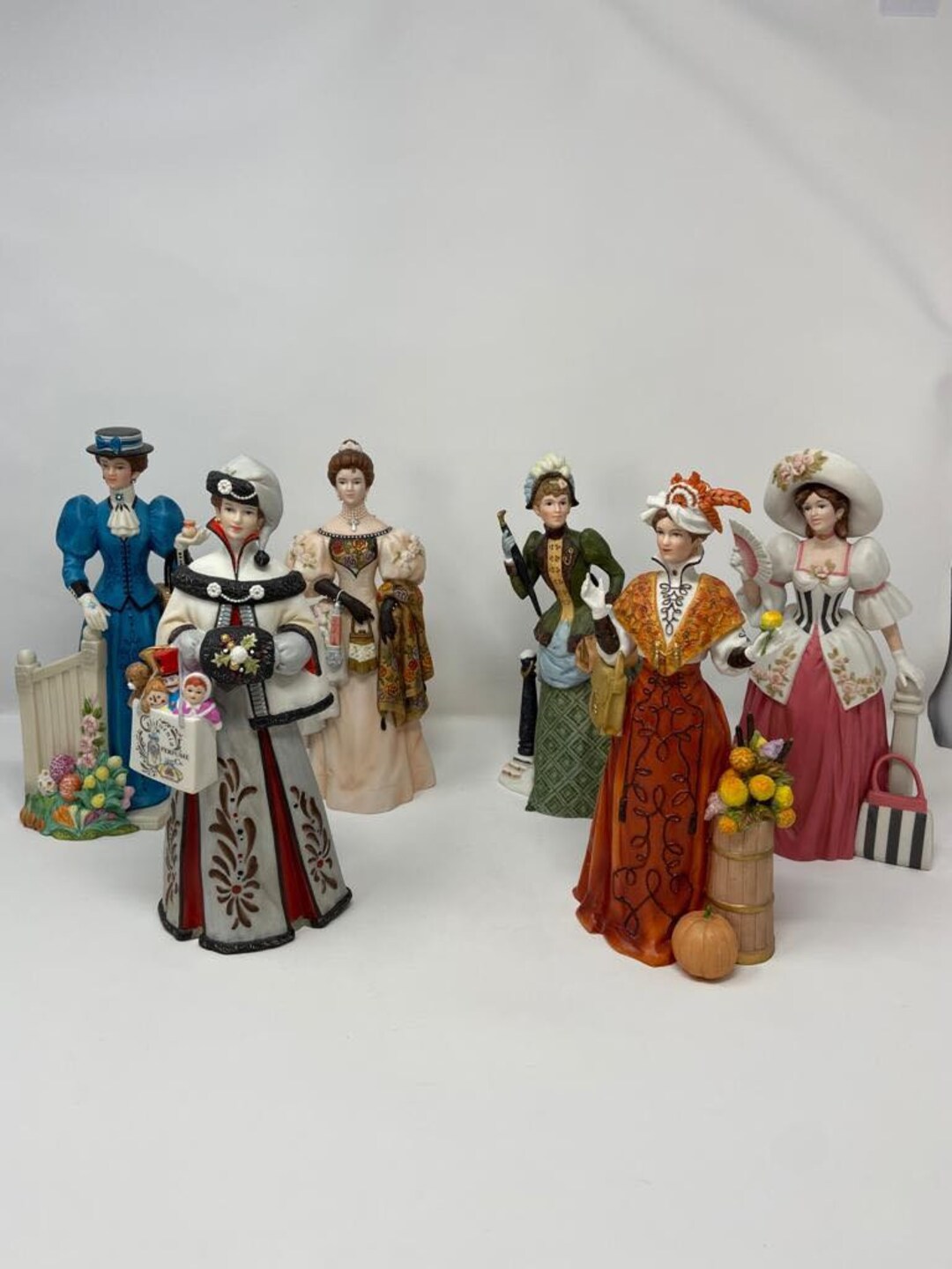 Vintage Avon Mrs Albee Victorian Lady Figurines / Lavender Lady Flower Bouquet and Suitcase - Etsy